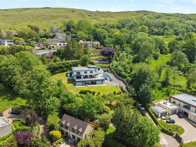 Lye Lane, Cleeve Hill, Cheltenham. 5 bed detached house to rent £9,500 pcm £2,192 pw
