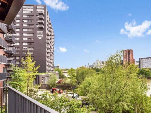 Lyell Street, London, E14 2 bed apartment to rent £3,600 pcm £831 pw