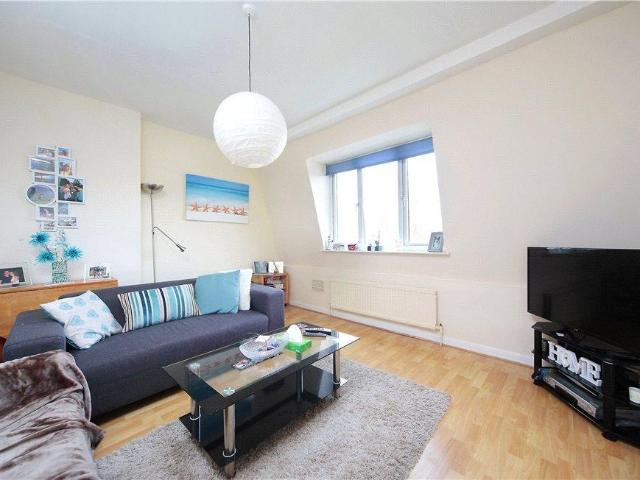 Lyford Road, London SW18 1 bed flat to rent £1,600 pcm £369 pw