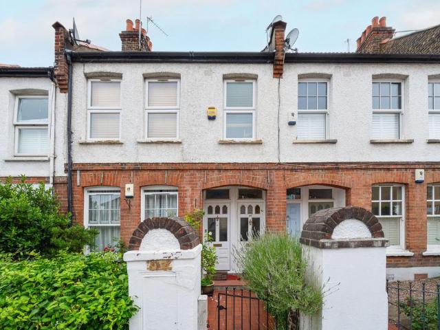 Lyham Road, Brixton Hill, Brixton. 2 bed maisonette to rent £2,350 pcm £542 pw