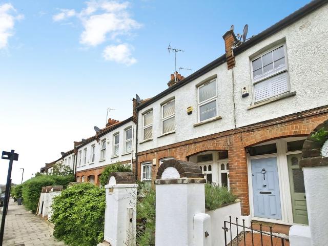 Lyham Road, London SW2, 2 bed maisonette to rent, £2,250 pcm | PrimeLocation
