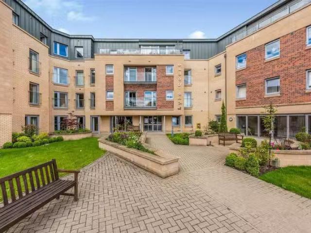 Lyle Court, 25 Barnton Grove, Edinburgh 1 bed flat for sale.