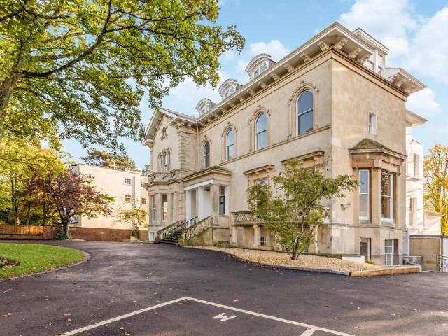 Lypiatt Road Cheltenham GL50 2 bed flat to rent £1,675 pcm £387 pw