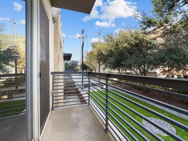 Lyra on McKinney 1 Bedroom Apartment for Rent at 4209 Mckinney Ave, Dallas, TX 75205