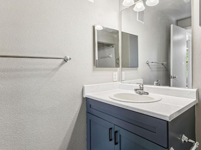 Lyra 2 Bedroom Apartment for Rent at 2914 Olmos Creek Dr, San Antonio, TX 78230