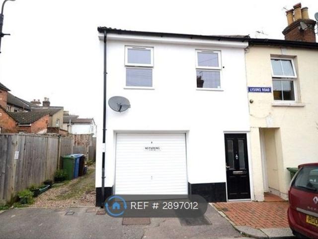 Lysons Road, Aldershot GU11, 2 bed maisonette to rent, £1,400 pcm | PrimeLocation