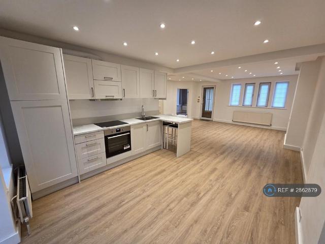 Lyttelton Road, London, N2 3 bed maisonette to rent £2,600 pcm £600 pw