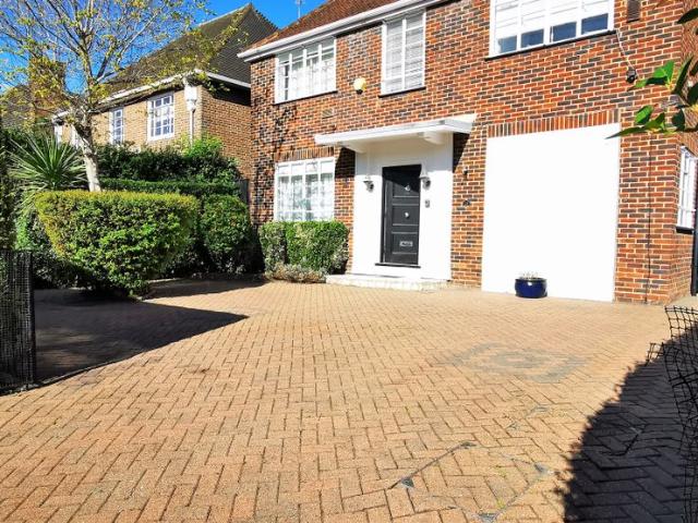 Lyttelton Road, London N2, 5 bed detached house to rent, £5,200 pcm | PrimeLocation