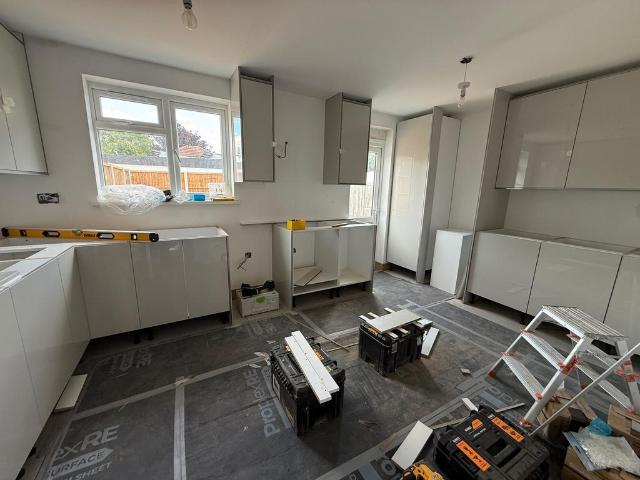 Lytton Avenue, Enfield EN3 4 bed end of terrace house to rent £2,700 pcm £623 pw