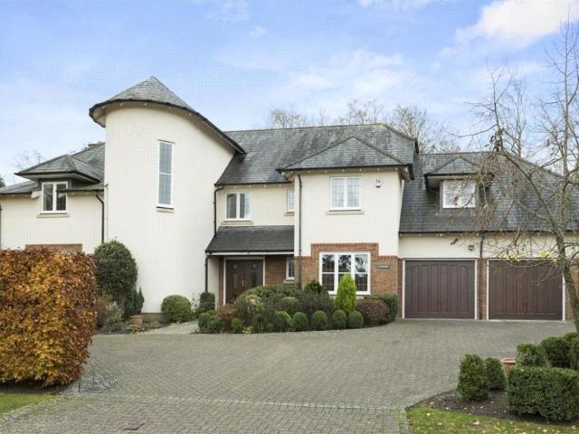 Lytton Park, Cobham, Surrey, KT11 5 bed detached house to rent £7,500 pcm £1,731 pw