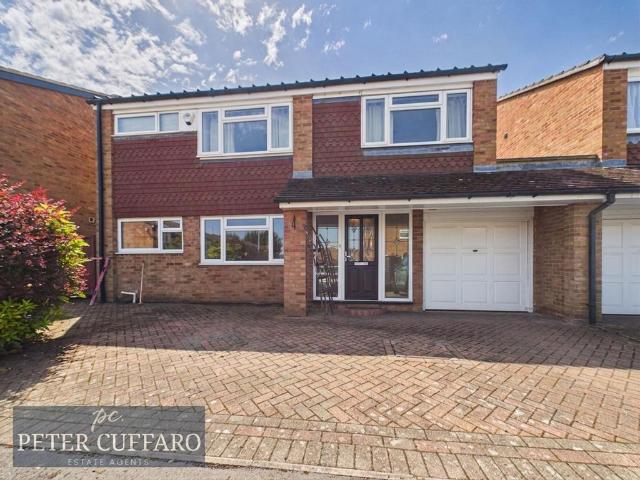 Lyttons Way, Hoddesdon EN11 3 bed semi detached house to rent £2,300 pcm £531 pw