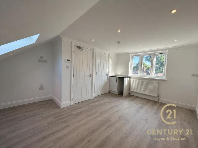 Lytham Grove W5, Room to rent, £1,300 pcm | PrimeLocation