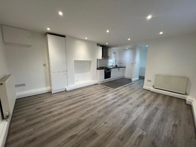 Lythalls Lane, Coventry CV6, 1 bed flat to rent, £850 pcm | PrimeLocation