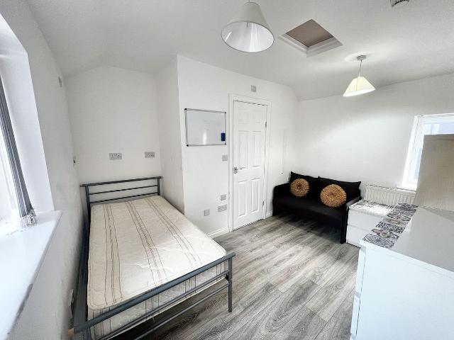 Lythalls Lane, Coventry CV6, Room to rent, £575 pcm | PrimeLocation