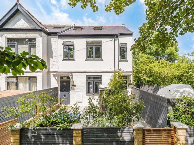 Lyveden Road, London SW17 2 bed maisonette to rent £2,450 pcm £565 pw