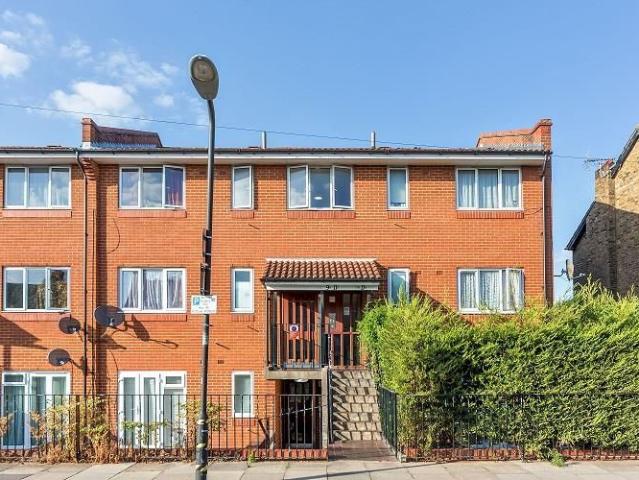 Lyveden Road, Tooting SW17, 4 bed detached house to rent, £3,300 pcm | PrimeLocation