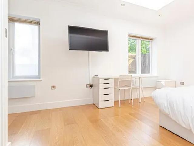 M1, London, NW4 4HJ, United Kingdom | 1 bed apartment for rent #167672818 | Rentberry