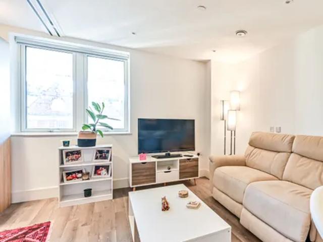 M&S Foodhall, 142 170 Streatham Hill, London, SW2 4RU, United Kingdom | 1 bed apartment for rent #167259215 | Rentberry
