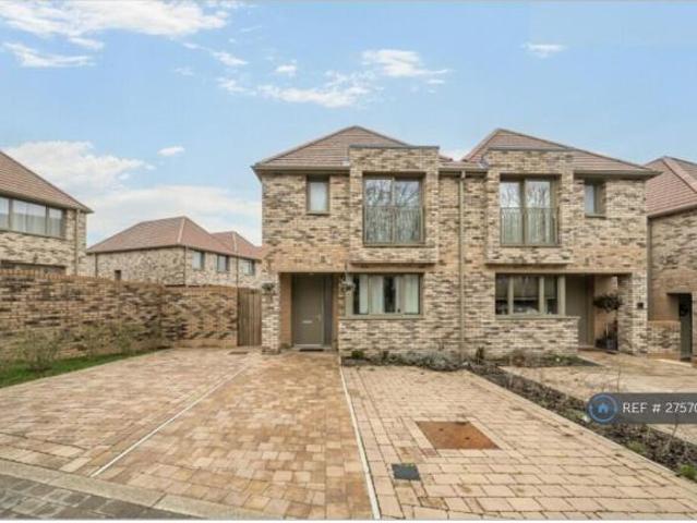 Mc Lean Drive, Headington, Oxford, OX3 3 bed semi detached house to rent £4,500 pcm £1,038 pw