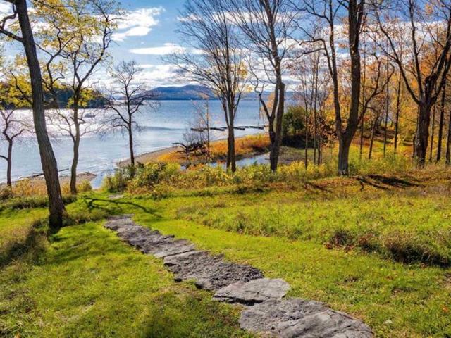 Mcneil Cove Rd, Charlotte, Home For Sale