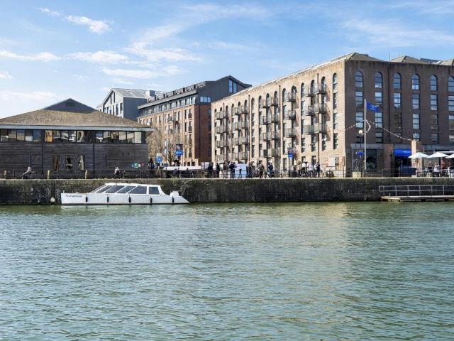 McArthurs Yard, Bristol, BS1 1 bed apartment to rent £1,675 pcm £387 pw
