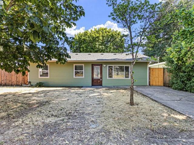 Mccutcheon Ave, Veneta, Home For Sale