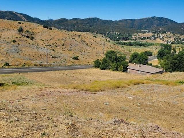 McCloud Dr, Lake Elizabeth, CA 93532