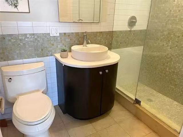 Mcdonald, BROOKLYN, NY 11218 649214389