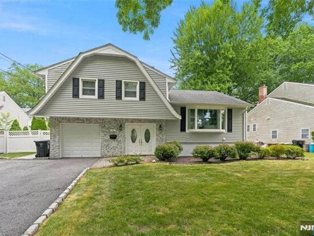 Mchenry Dr, Paramus, Home For Sale