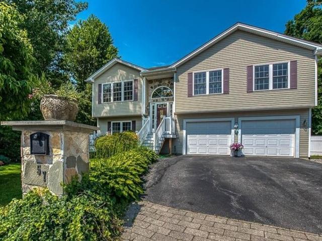 Mckay Ct, Warwick, Home For Sale