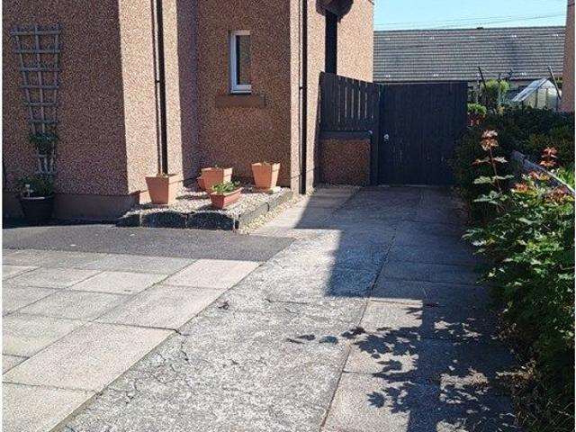 Mckinlay Crescent, Irvine KA12, 2 bed flat to rent, £725 pcm | PrimeLocation