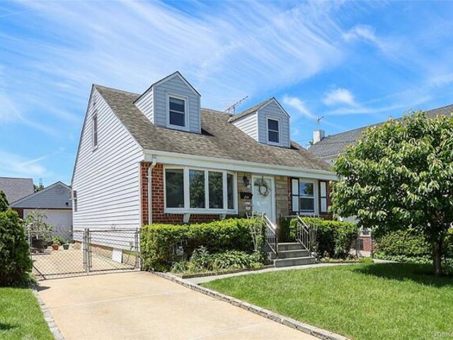 Mckinley Pkwy, Mineola, Home For Sale