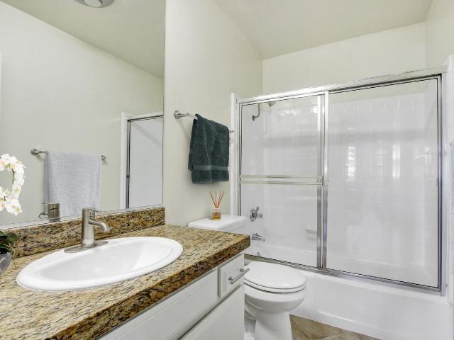 Mammoth Park Towers 3 Bedroom Apartment for Rent at 4365 Mammoth Ave, Los Angeles, CA 91423 Sherman Oaks