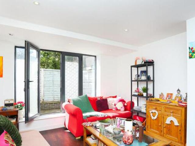 Manthorp Road, London, 2 Bedroom Maisonette