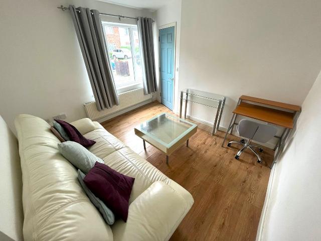 Manton Crescent, Lenton Abbey, Nottingham NG9, 3 bed shared accommodation to rent, £1,300 pcm | PrimeLocation