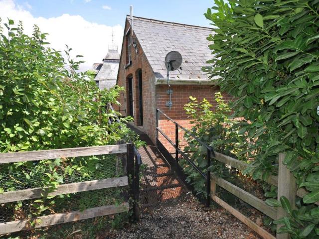 Manton, Marlborough 3 bed apartment to rent £1,600 pcm £369 pw