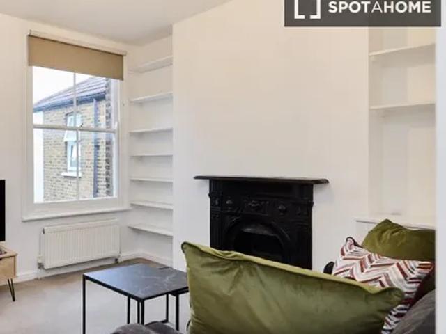 Mantlet Close, London, SW16 5AD, United Kingdom | 1 bed apartment for rent #167932756 | Rentberry