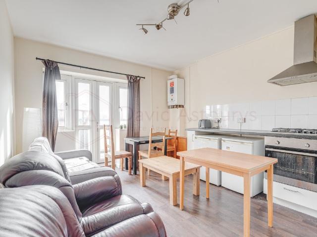 Mantus Close, Whitechapel, London E1, 3 bed flat to rent, £2,700 pcm | PrimeLocation