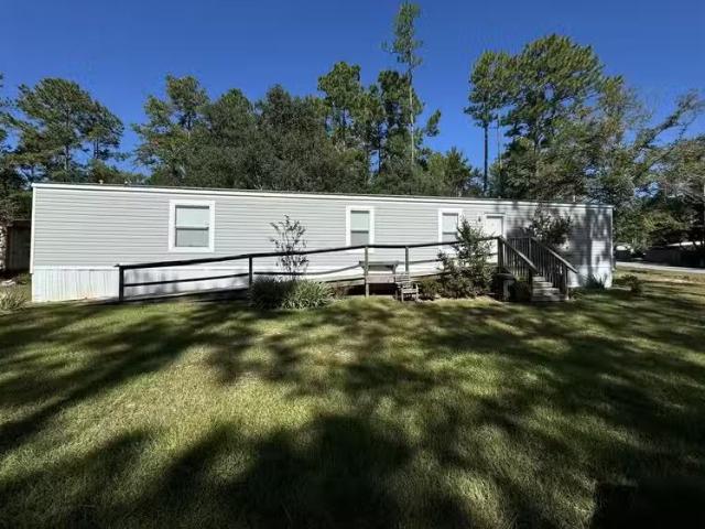 Manufactured Home Freeport, FL 18 W Bayou Forest Dr