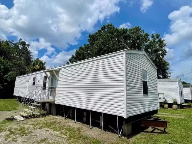 Manufactured Home Post 1977 GIBSONTON, FL 6330 Eugene Acr.