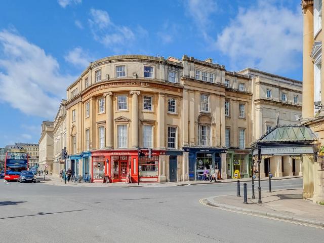 Manvers Street, Bath 2 bed flat to rent £2,400 pcm £554 pw