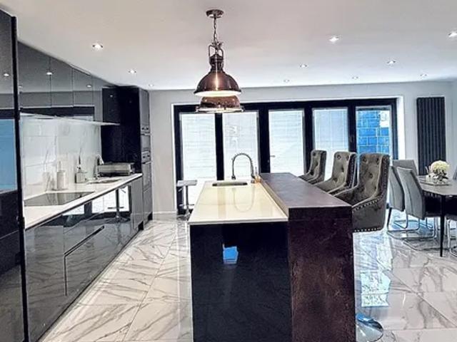 Manchester, M40 3AW, United Kingdom | 5 bed house for rent #165032708 | Rentberry