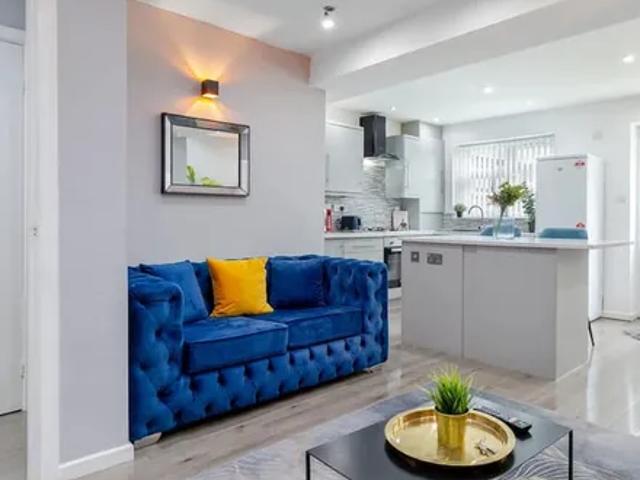 Manchester, M7 4YD, United Kingdom | 4 bed house for rent #136142182 | Rentberry