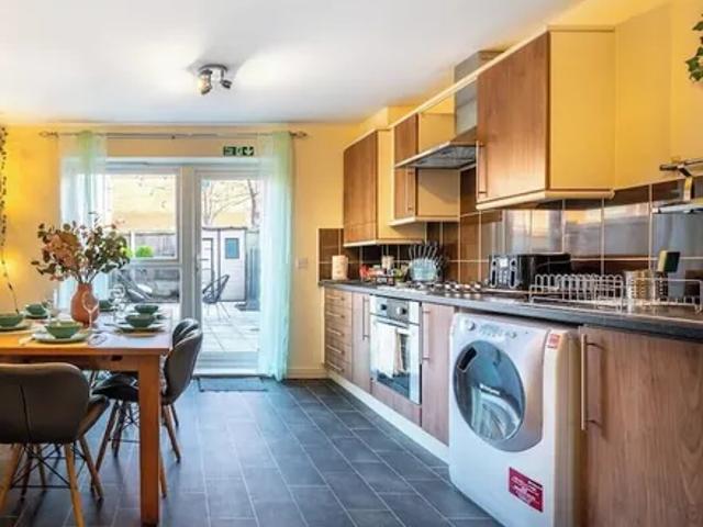 Manchester, M13 9HW, United Kingdom | 4 bed house for rent #135660836 | Rentberry