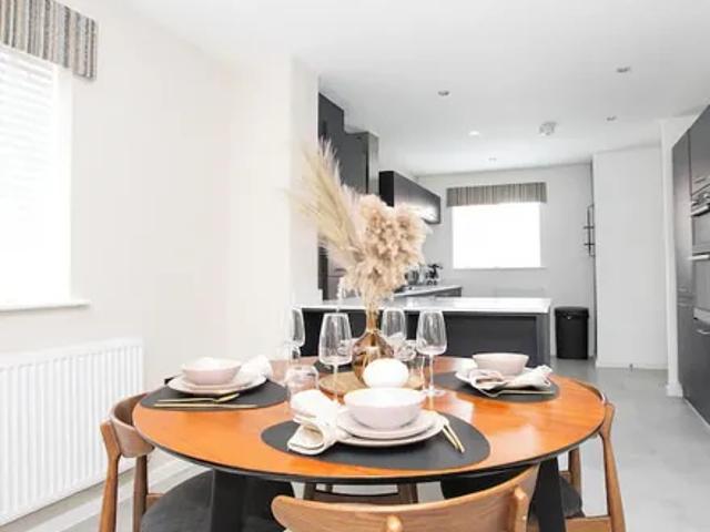 Manchester, M18 7FS, United Kingdom | 3 bed house for rent #154361994 | Rentberry