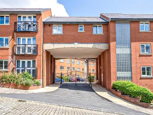 Manchester M1 2 bed apartment to rent £1,750 pcm £404 pw