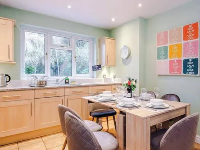 Manchester, M22 4BP, United Kingdom | 5 bed house for rent #165107005 | Rentberry