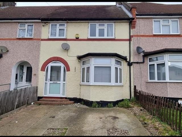 Manchester Drive, Leigh On Sea, SS9 3 bed terraced house to rent £1,950 pcm £450 pw