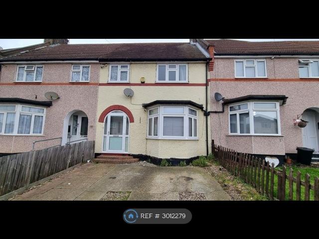 Manchester Drive, Leigh On Sea SS9, 3 bed terraced house to rent, £1,950 pcm | PrimeLocation