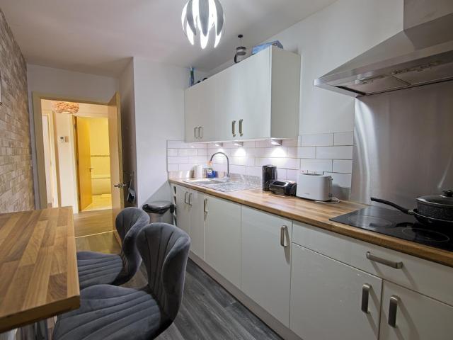 Manchester Retreat Modern 2Br Apartment
